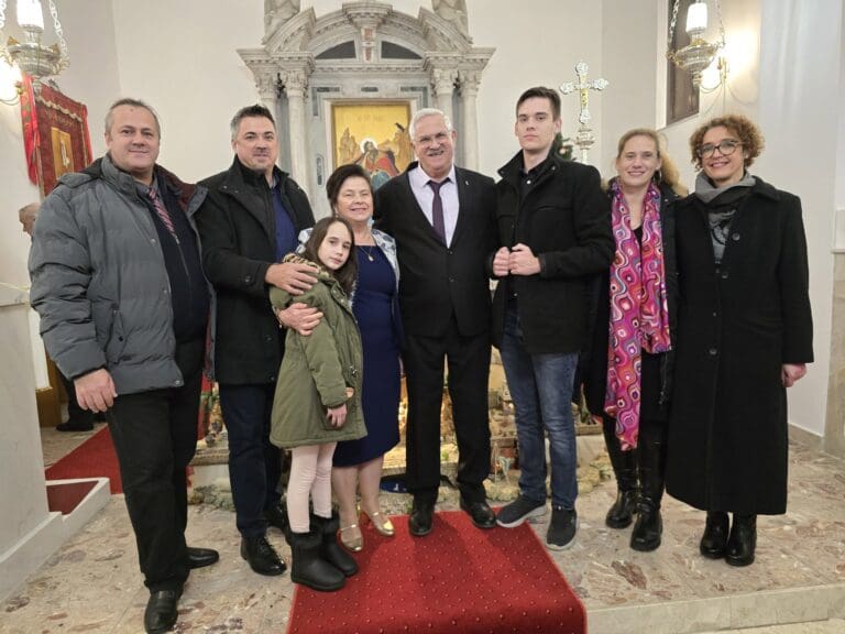 FOTO | Marija i Petar Beg obnovili bračne zavjete i proslavili 50-tu ...